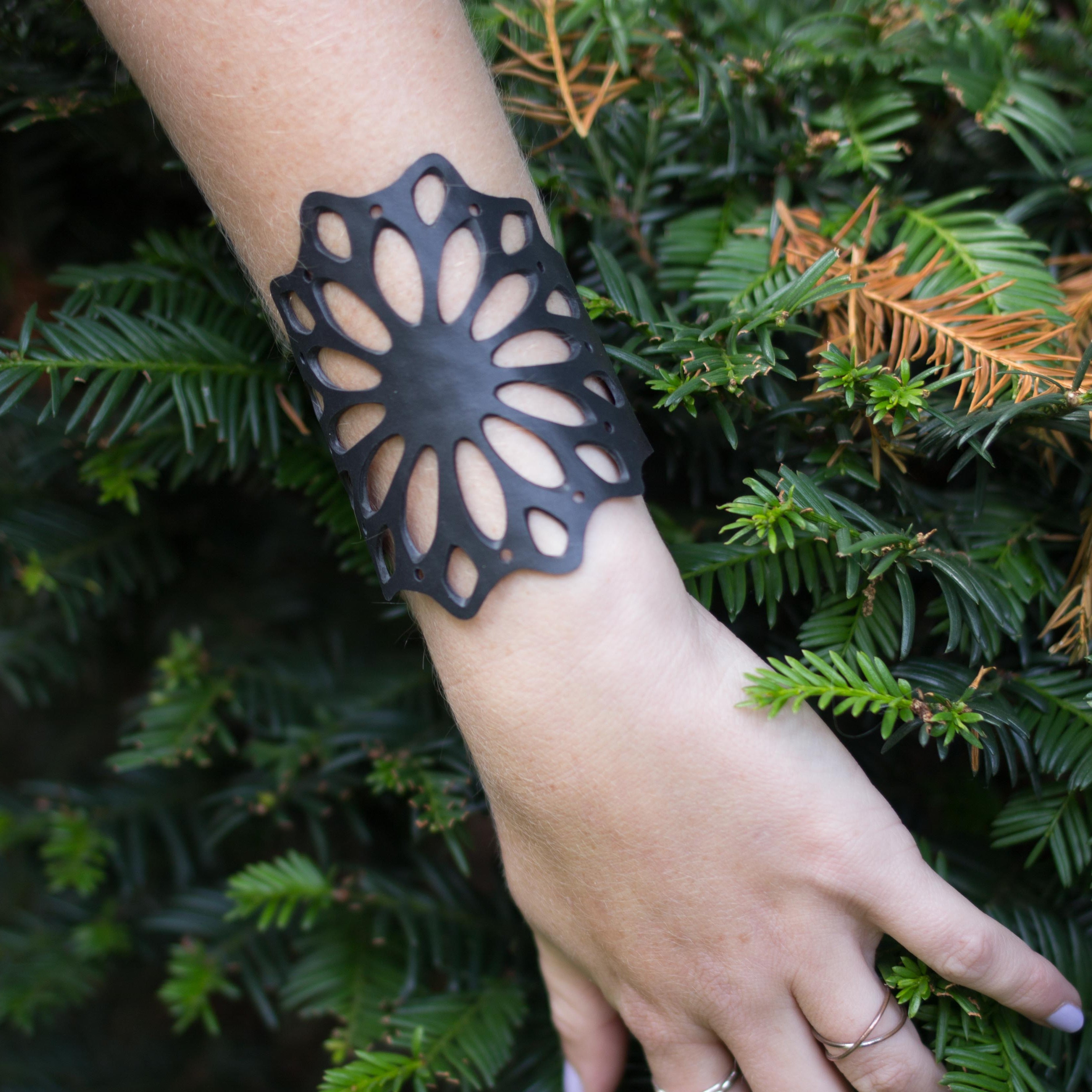 Strawflower recycled rubber bracelet - Upcycled Cuff | Paguro Upcycle